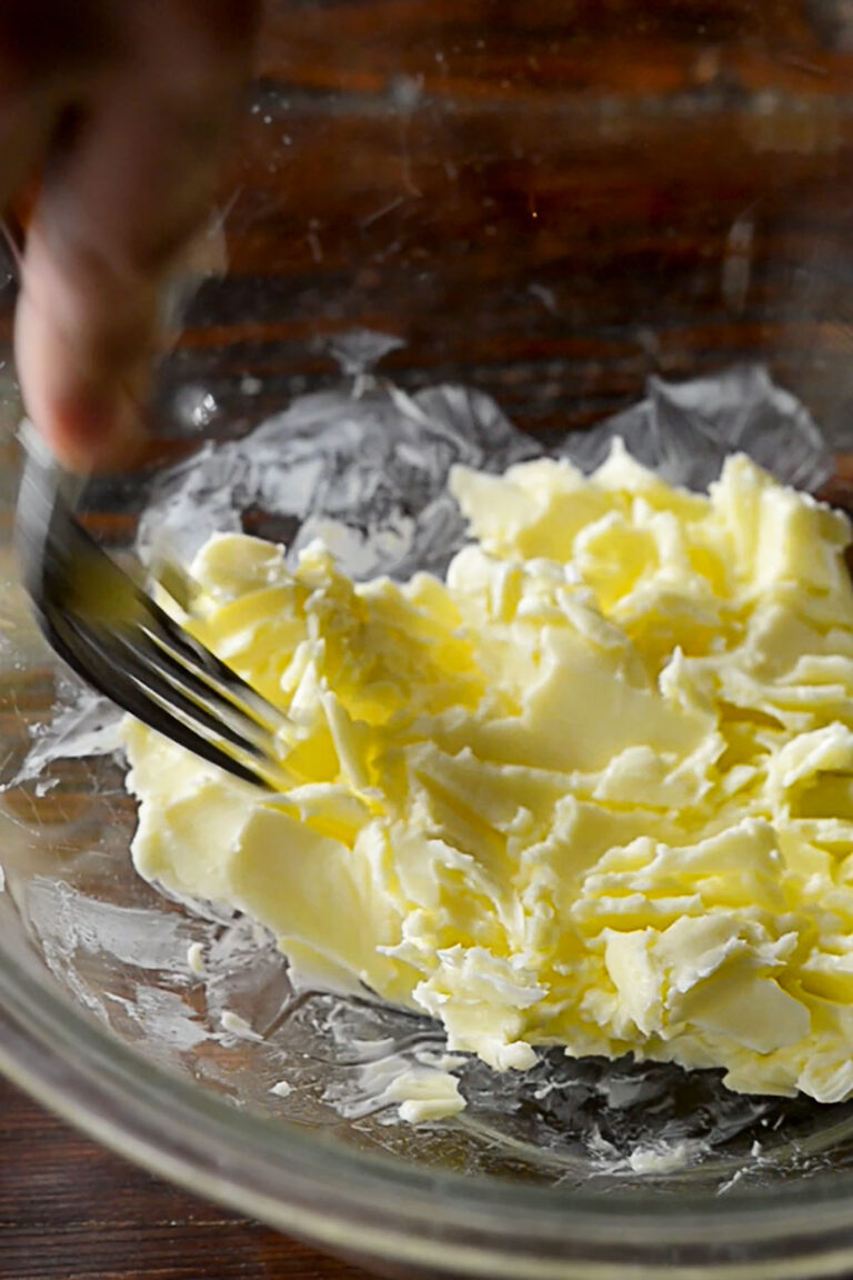 Texas Roadhouse Butter (Copycat Recipe) - Honey Cinnamon Butter
